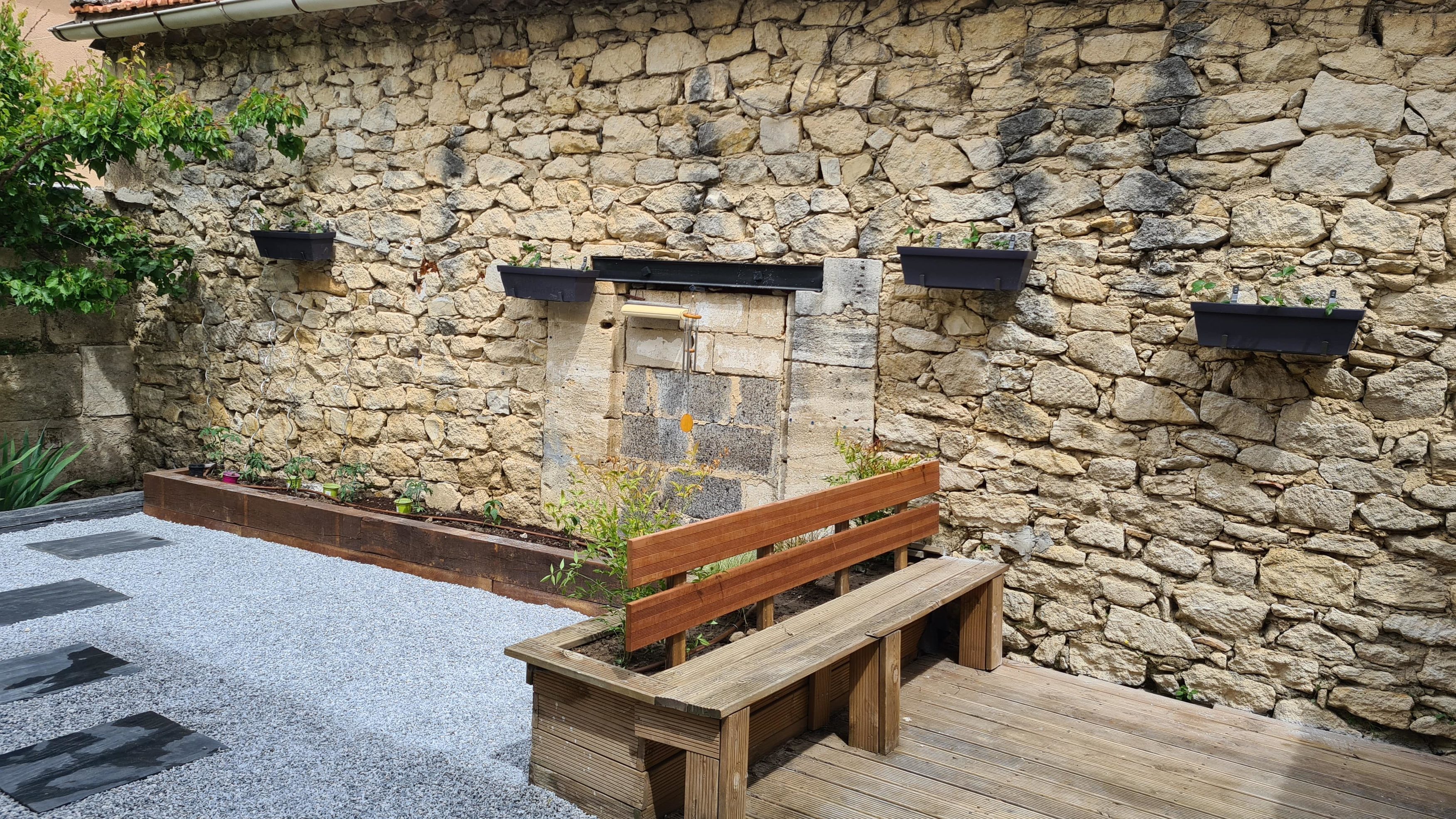 Aménagement de cour intérieure à Jonquières | Paysage et Arrosage weigand