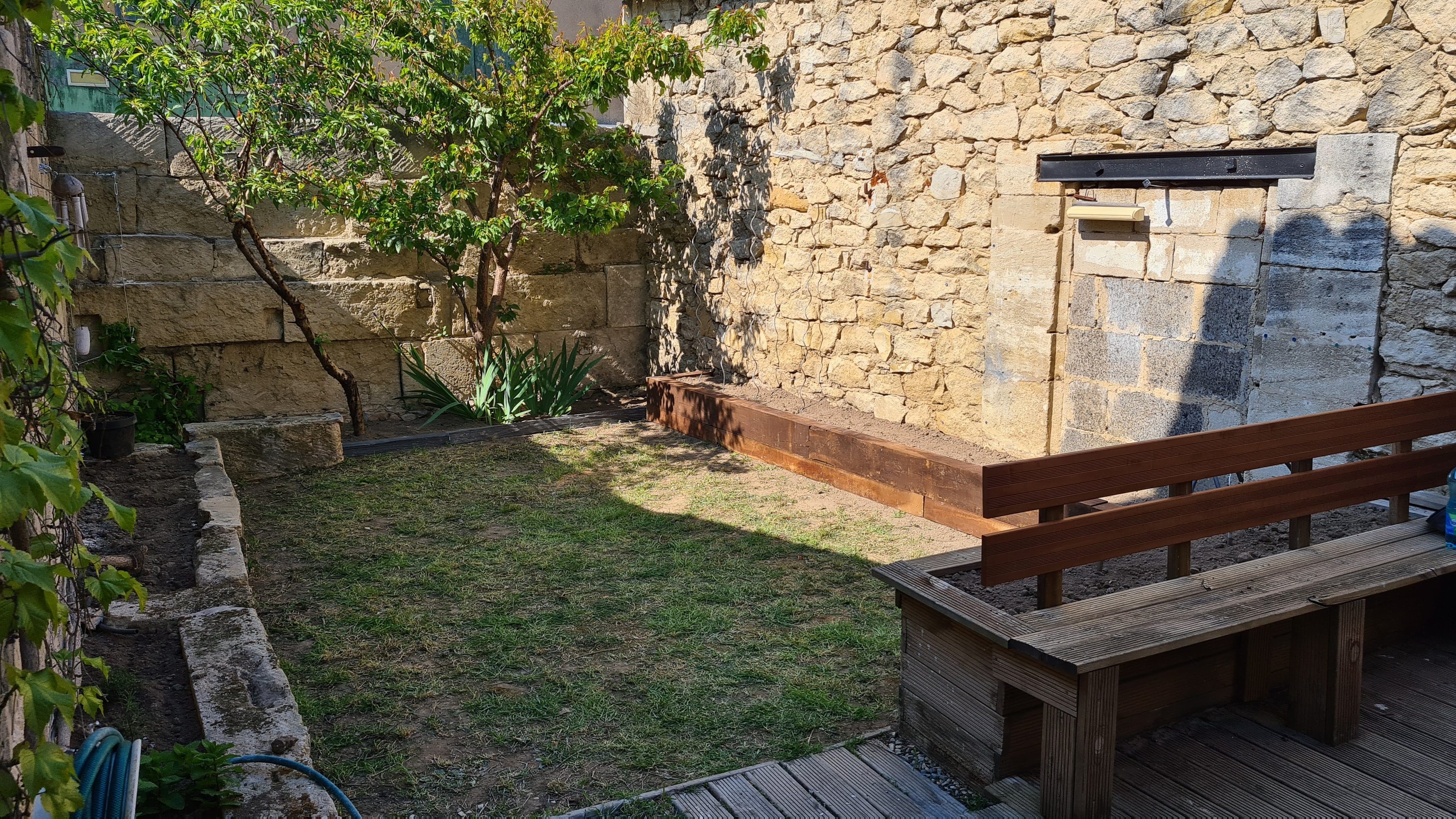 Aménagement de cour intérieure à Jonquières | Paysage et Arrosage weigand